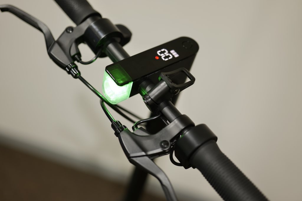 免許不要で公道OK。ちょっとそこまでをもっと気軽に。電動キックボード｜eXs1TKG