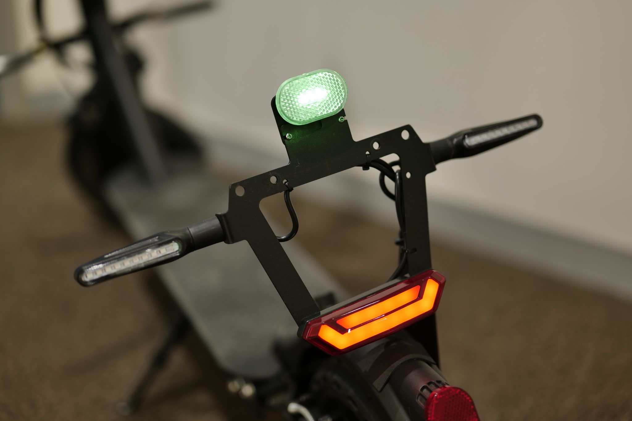 免許不要で公道OK。ちょっとそこまでをもっと気軽に。電動キックボード｜eXs1TKG